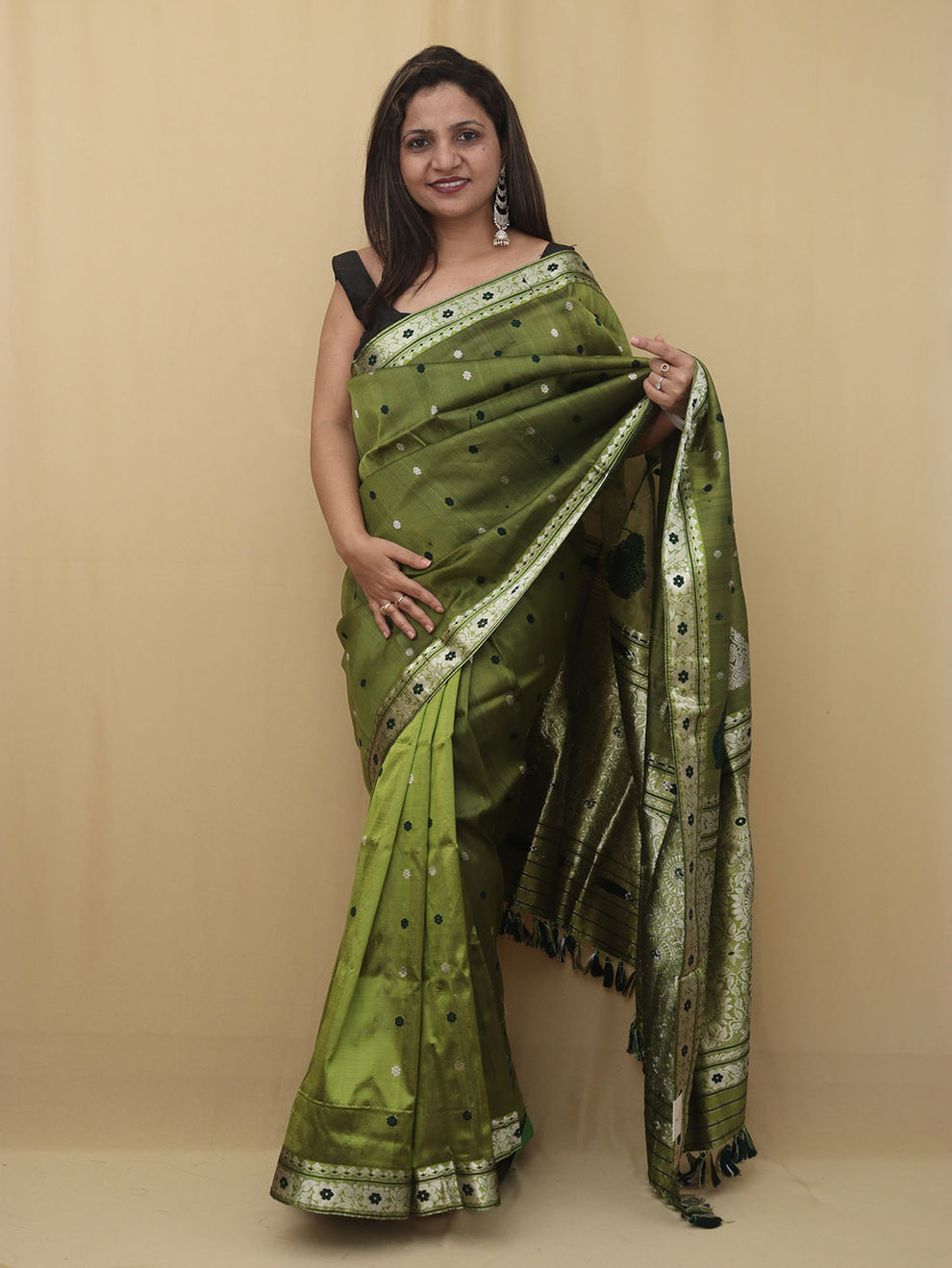Handloom Assam Pat Silk Saree: Exquisite Green Elegance
