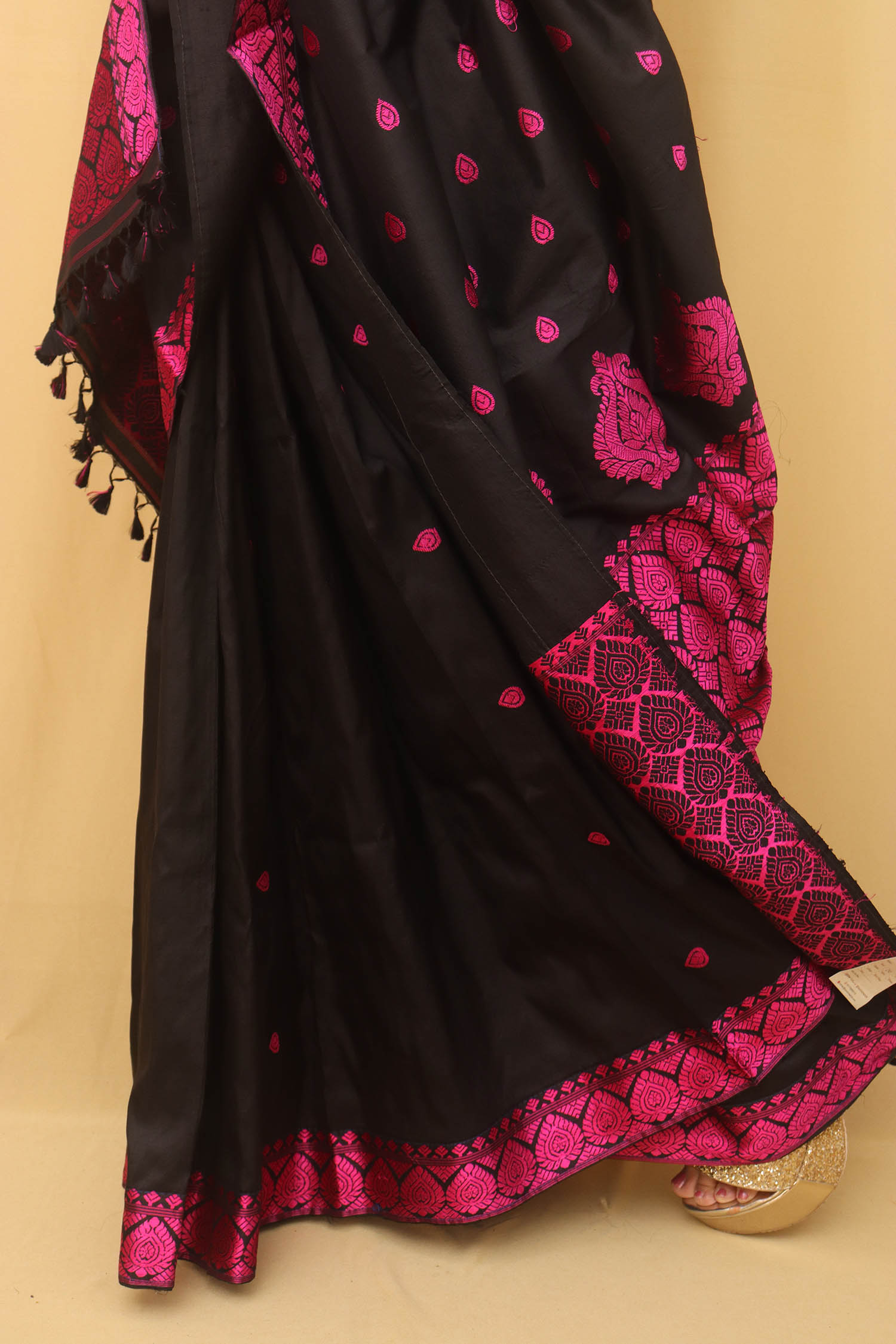 Black Handloom Assami Pat Silk Saree - Luxurionworld