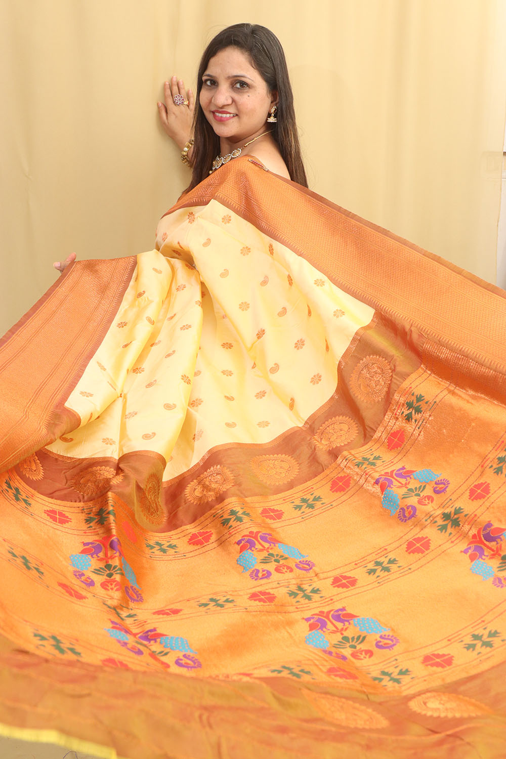 Buy Authentic Paithani Sarees Online at Luxurion World