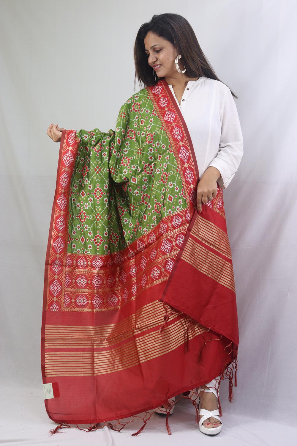 Stunning Green Patola Silk Dupatta - Perfect Accessory for Any Outfit