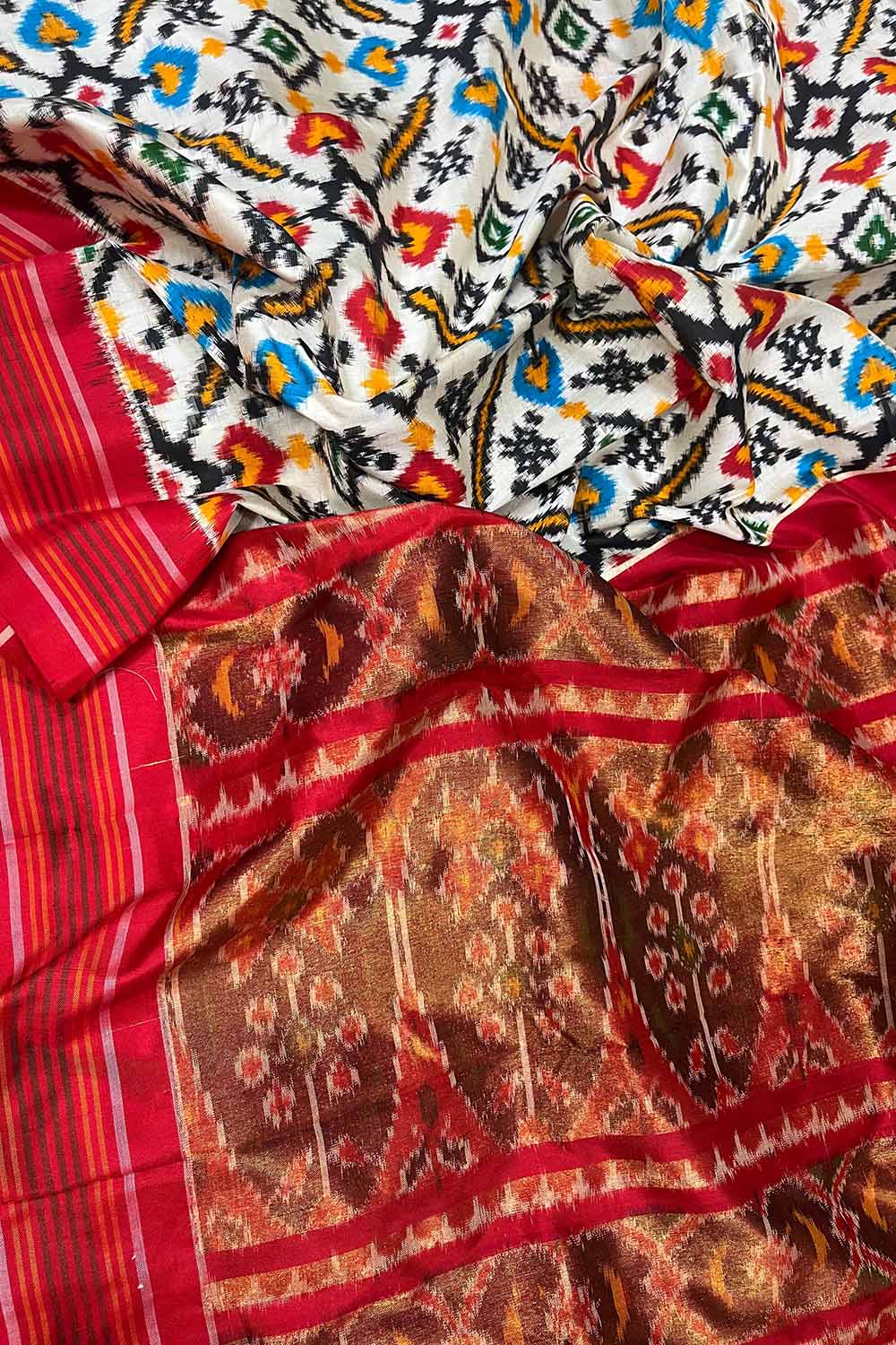 Exquisite Handloom Pochampally Double Ikat Silk Saree