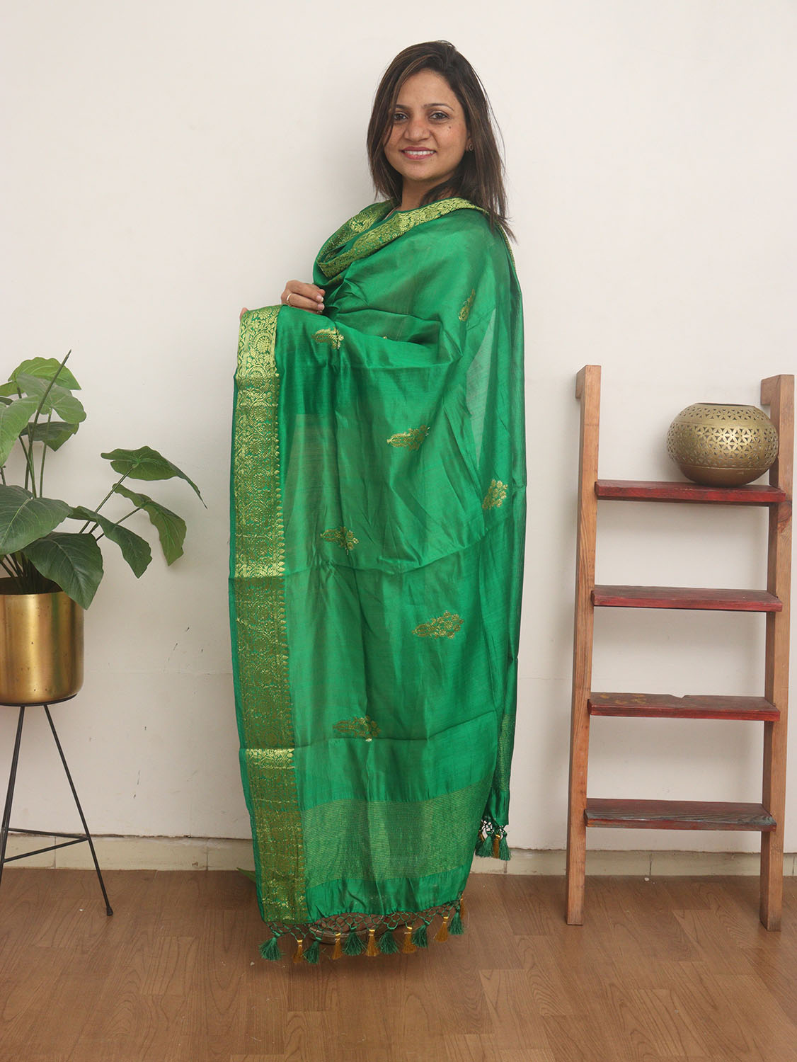 Stunning Green Handloom Banarasi Chiniya Silk Dupatta - Exquisite Boota ...