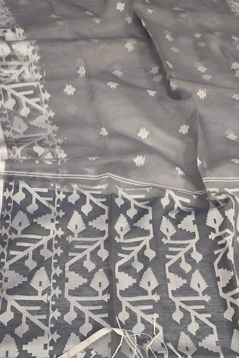 Timeless Elegance: Exquisite Grey Handloom Jamdani Muslin Saree